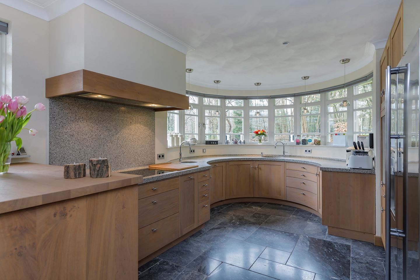 Wow! You won't believe your eyes when you see the inside of this ...