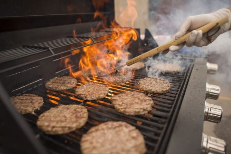 Important: this is the only safe way to light a barbecue!