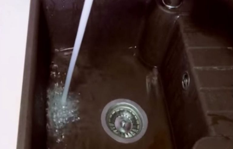 Clogged drain? With these two ingredients you can easily unclog it