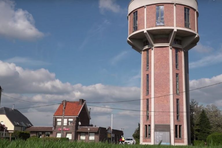 Architect transforms old water tower into a true palace