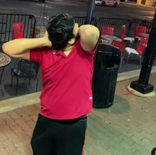 Bizarre! This man can turn his head almost 180 degrees
